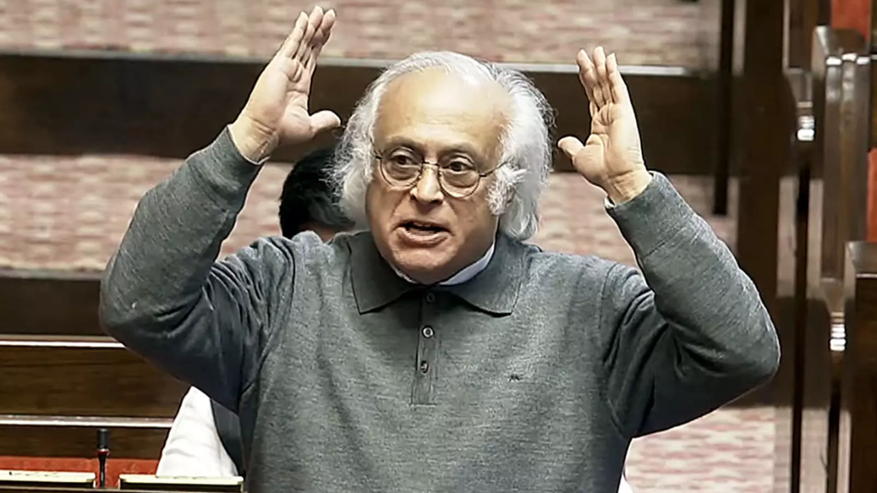 'Communal body with totalitarian outlook': Congress quotes Gandhi on ...