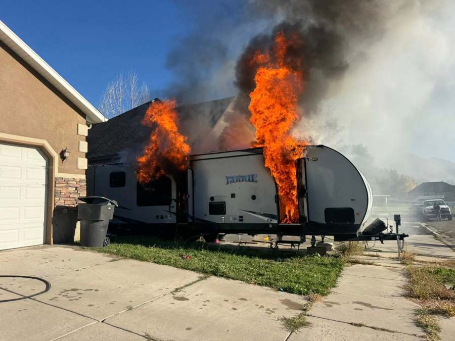 Trailer fire in Payson displaces 62-year-old woman