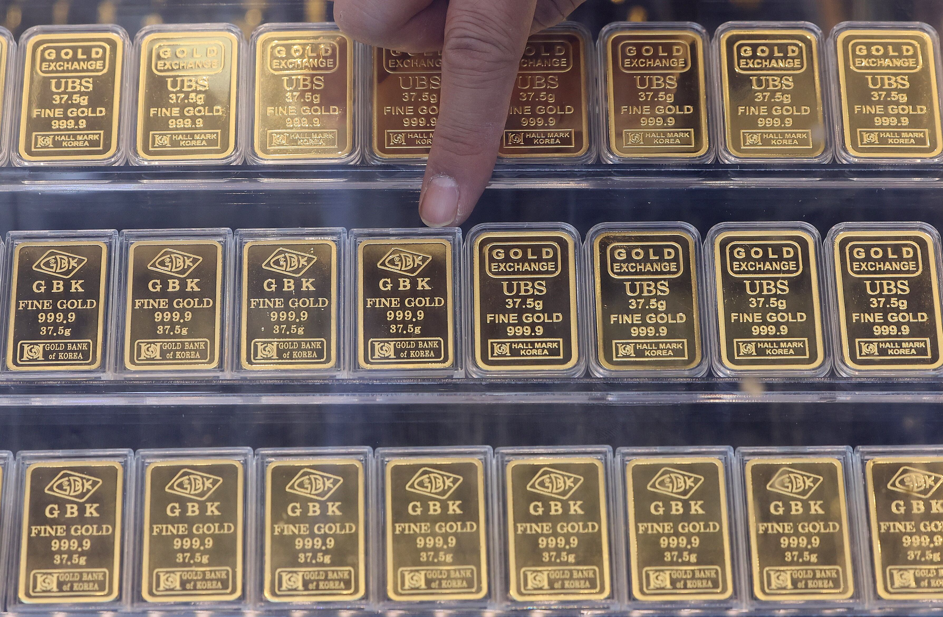 Gold Hits Record Highs as Central Banks Stockpile