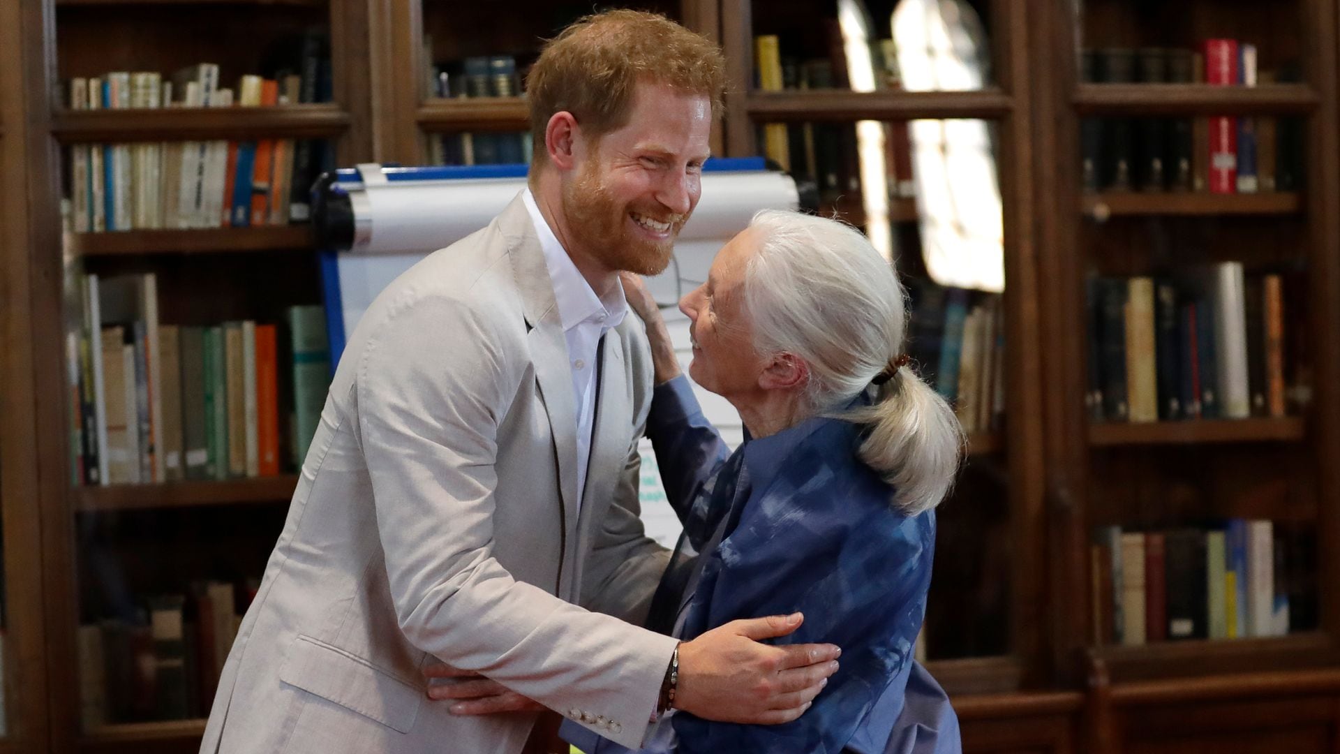 Cuando el príncipe Harry y Jane Goodall bailaron juntos e hicieron el ...