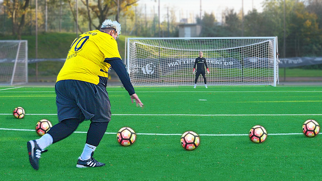 Hat ein 215kg Fußballer eine Chance gegen einen Oberliga Spieler ...