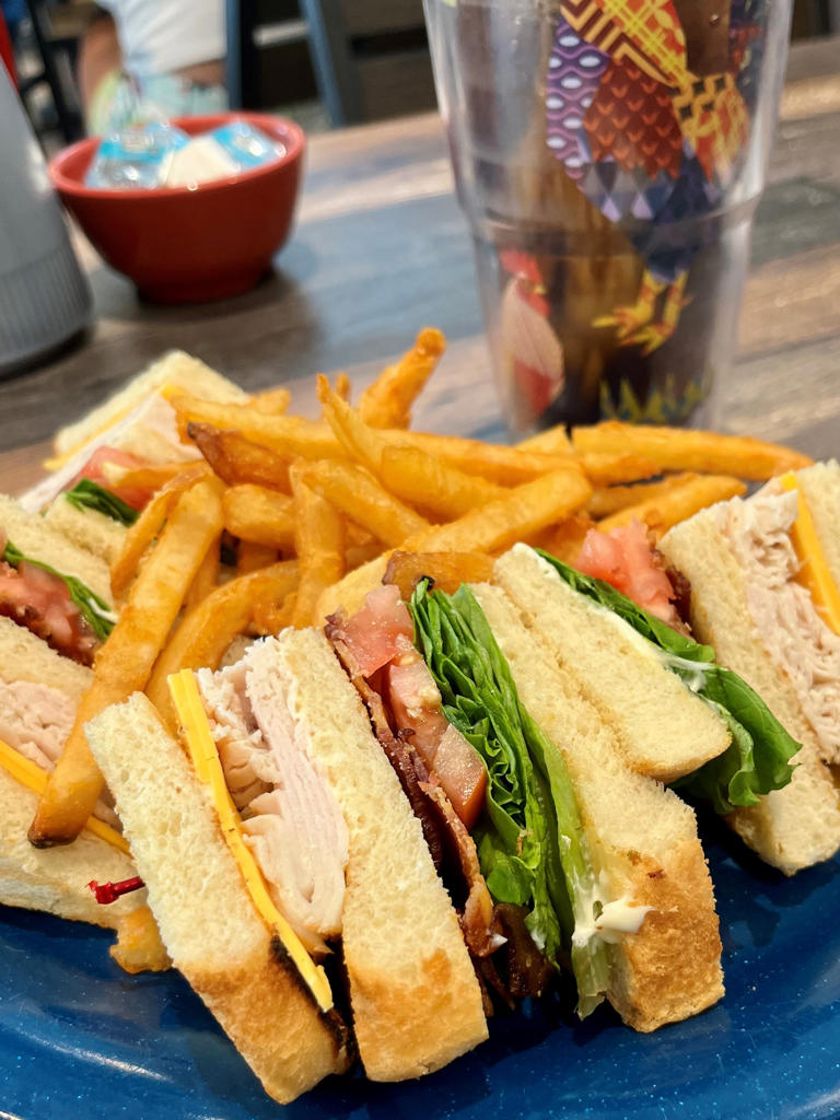 Popular Sanibel breakfast, lunch restaurant's new location a step above