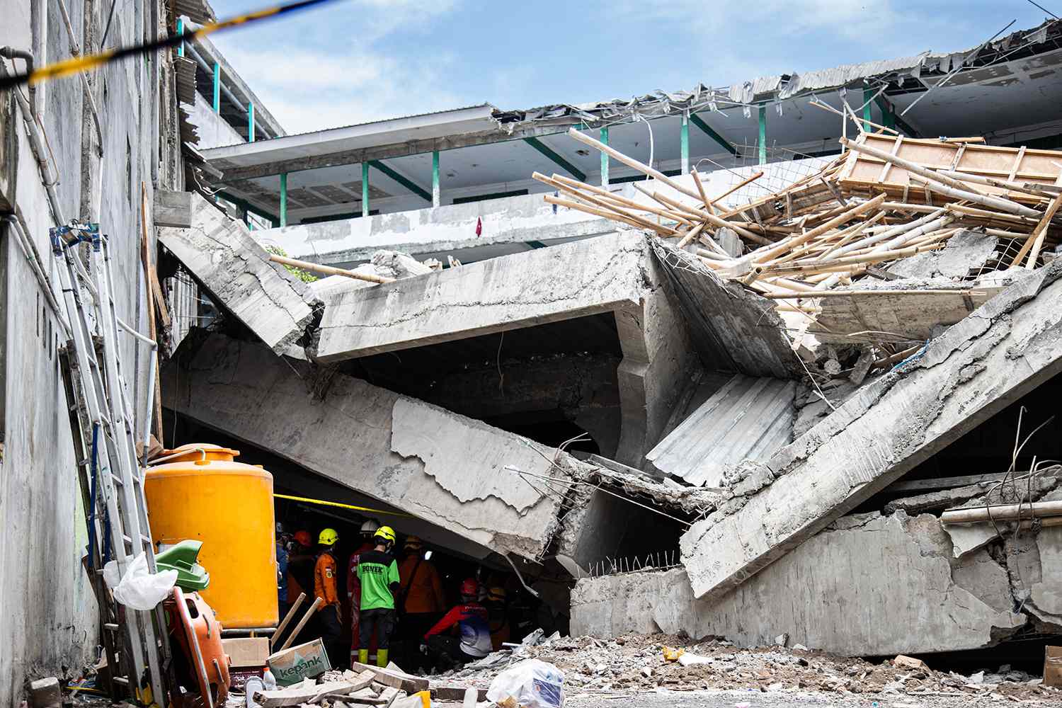 5 Students Pulled Alive from Rubble of Boarding School as 59 Remain ...