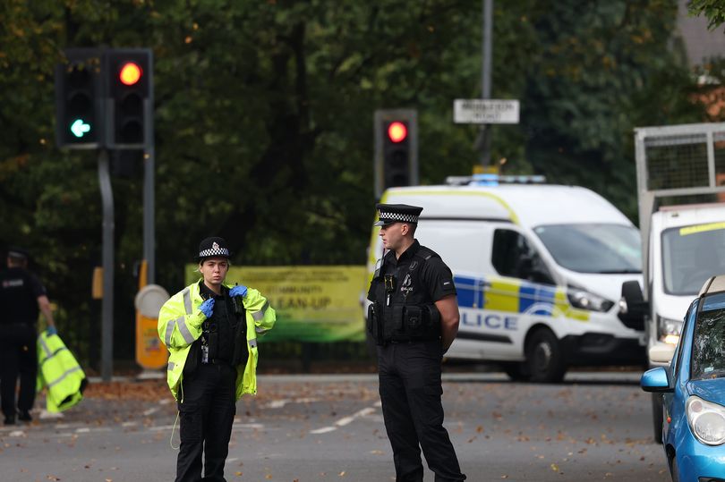 Manchester synagogue attack: Security guard among four injured with ...