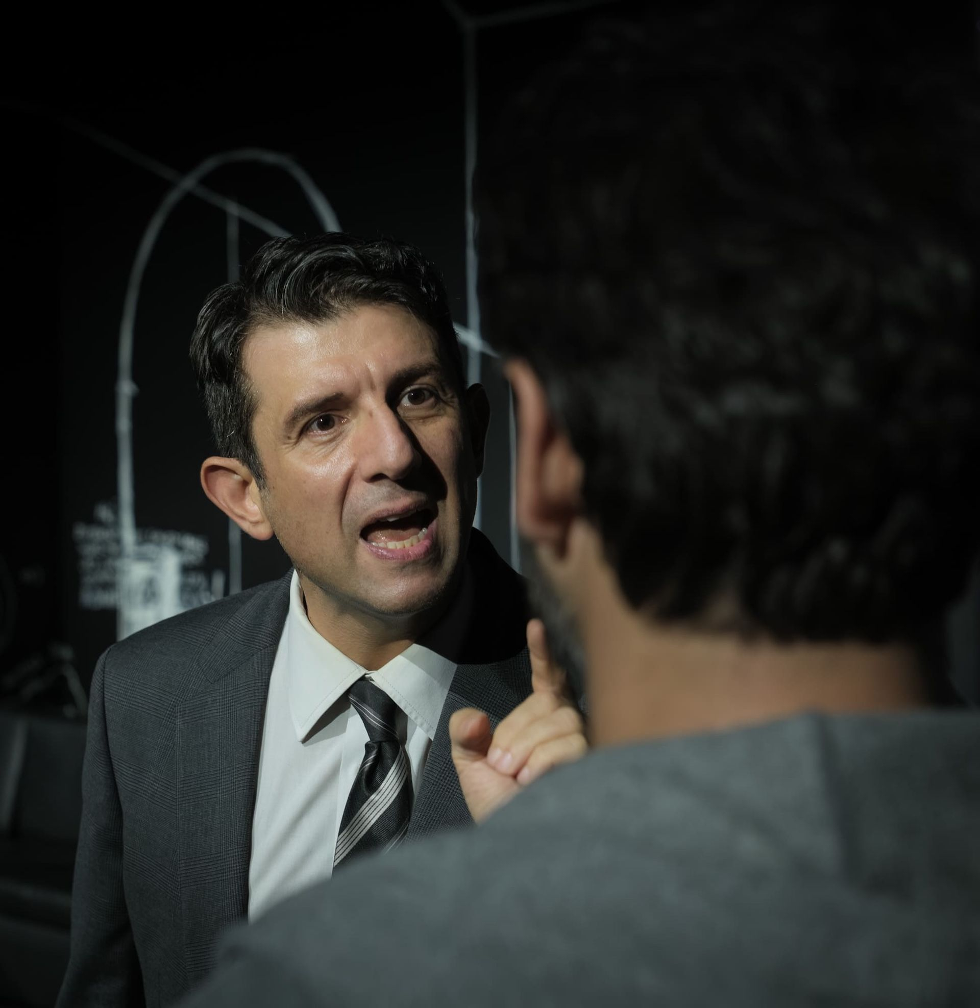 Όταν η αλήθεια γίνεται σκάνδαλο – Ο "Εχθρός του Λαού" ξαναγράφεται στο ...