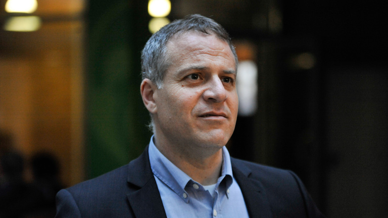 Házkutatás közben szólalt meg Juhász Péter: Éppen itt vannak nálam a ...