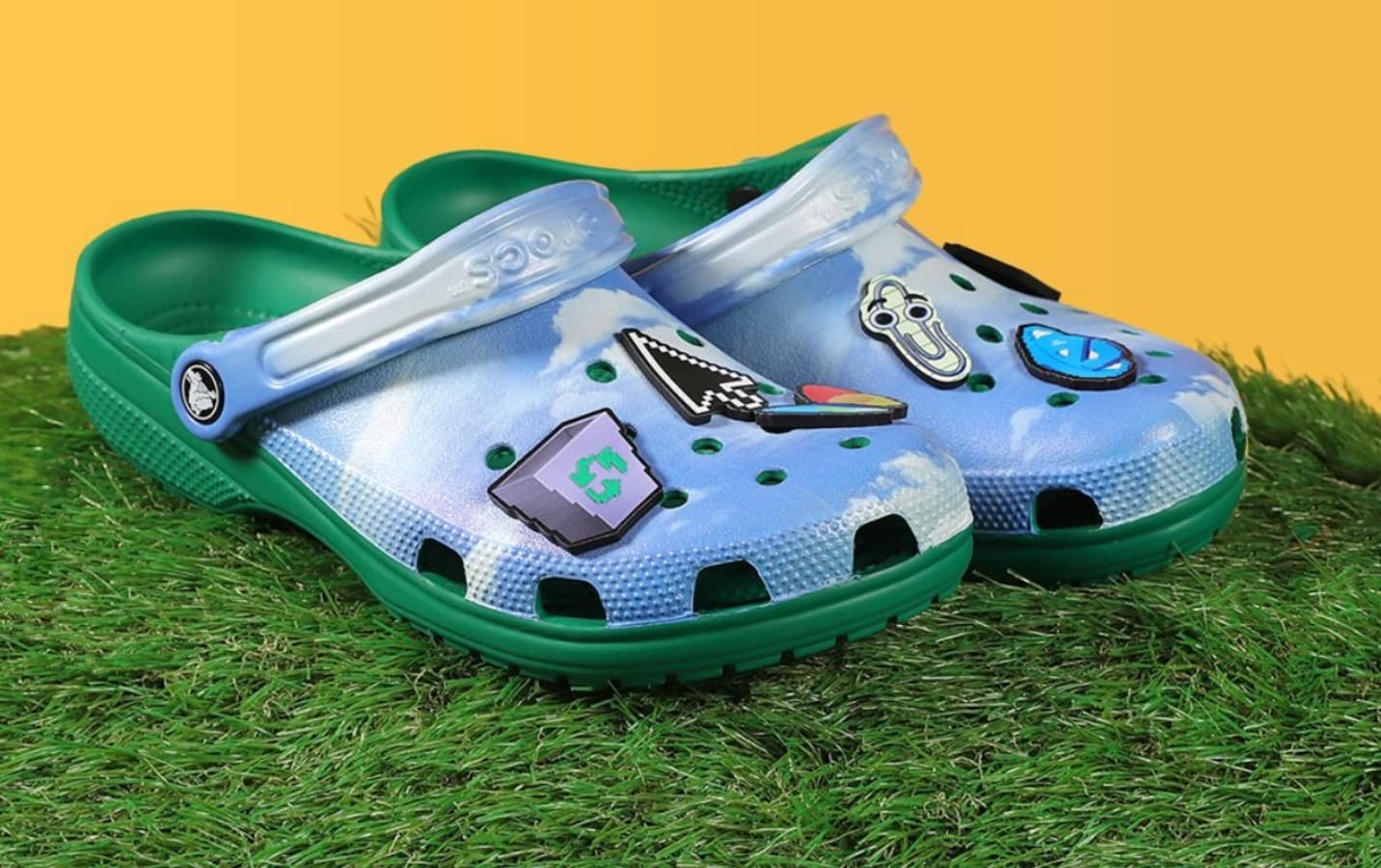 Pour ses 50 ans, Microsoft lance... des Crocs Windows XP, parce qu'on ...
