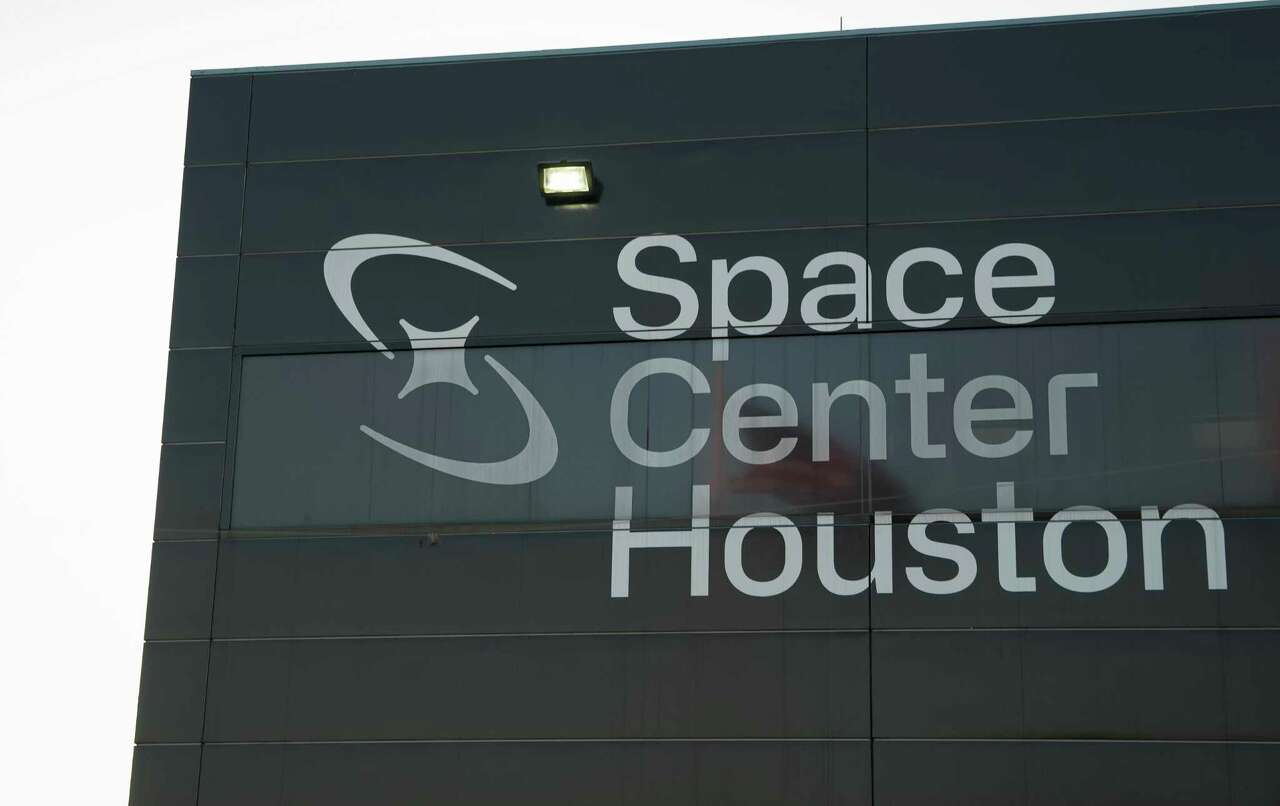 Space Center Houston remains open during government shutdown; NASA ...