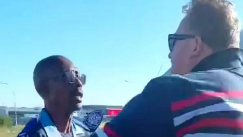 Traffic Officer Assaulted By Suspected Drunk Driver In Viral Video