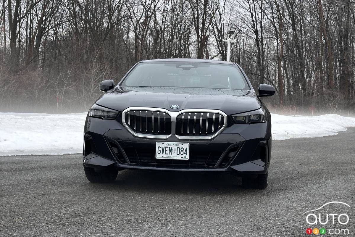 BMW 550e xDrive 2025, essai : redéfinir le luxe électrifié