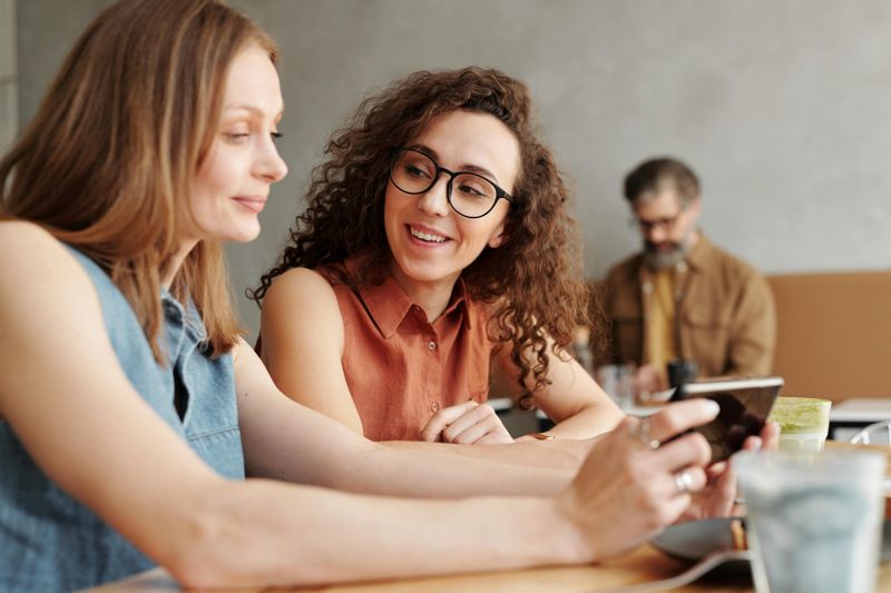 11 Signs You're Dealing With a "Fake Nice" Person, According to Experts