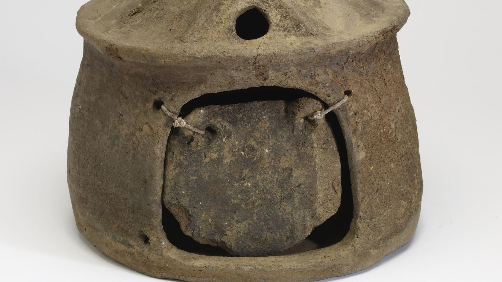 Excavators opened a 2,600-year-old Etruscan tomb and found it in ...