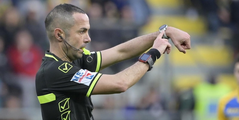 Serie A, gli arbitri: Guida per Juve-Milan. Fiorentina-Roma a Colombo ...