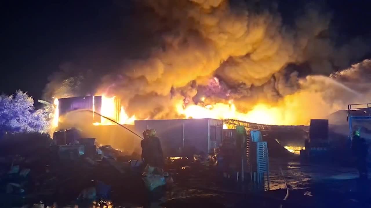Fire erupts at plastic factory in Bangkok