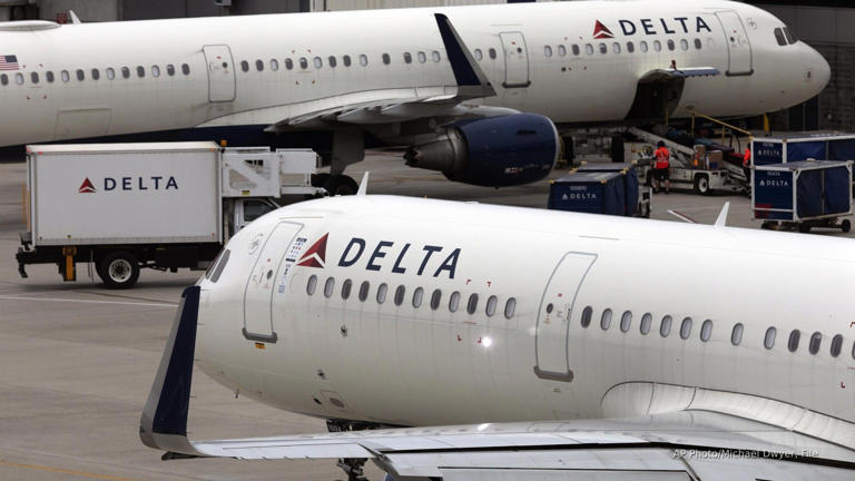 Delta jets collide on taxiway at LaGuardia; minor injury reported