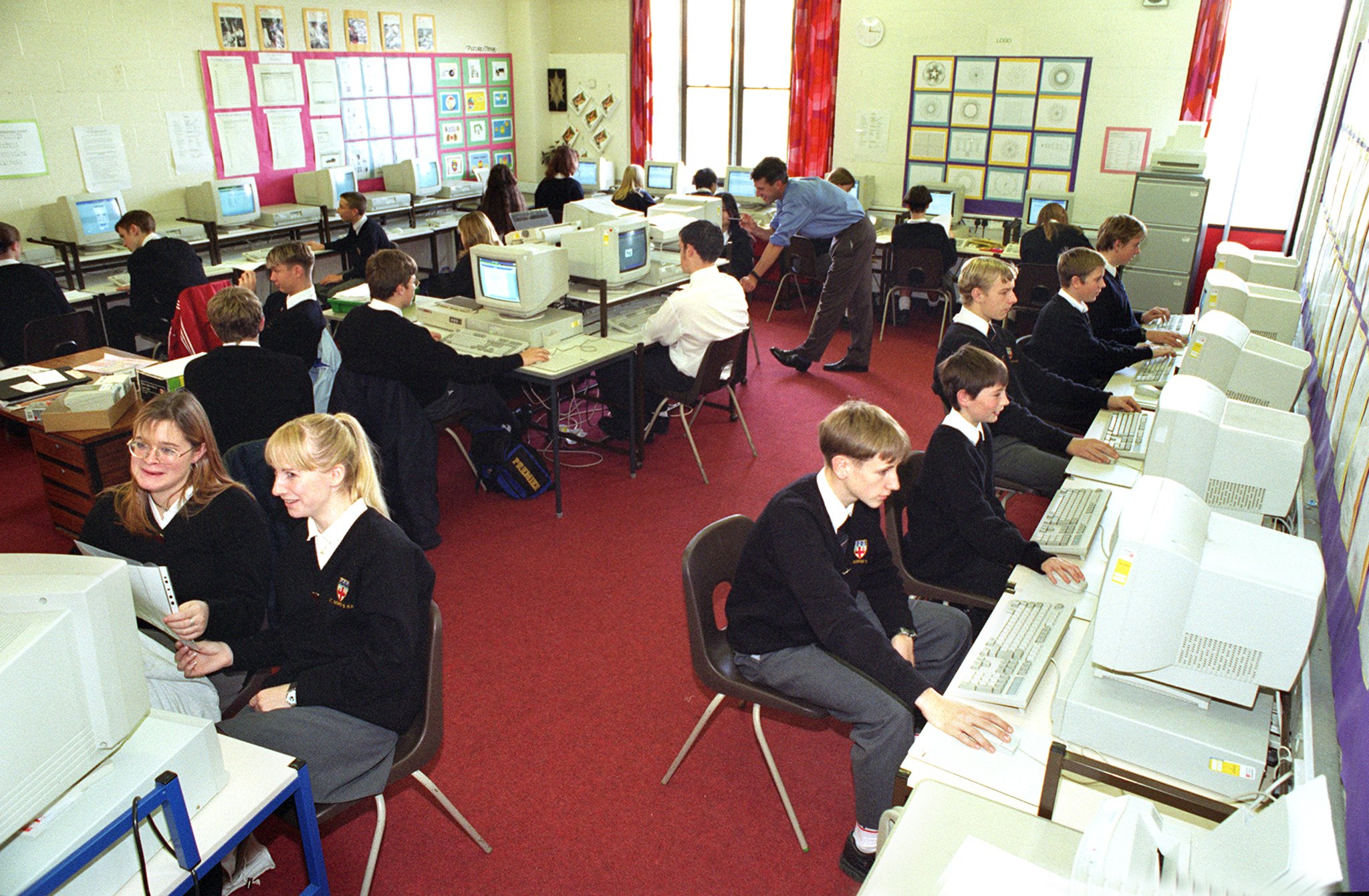 19 fantastic old pictures of kids and classes back to the 90s at ...