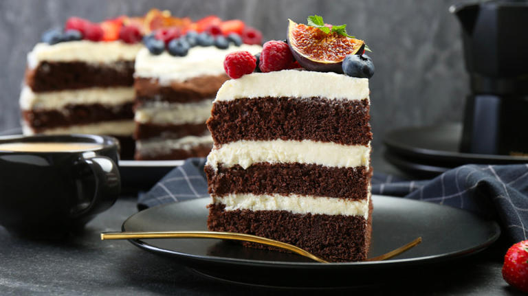 Cut Cake Without A Knife Using This Old School Technique