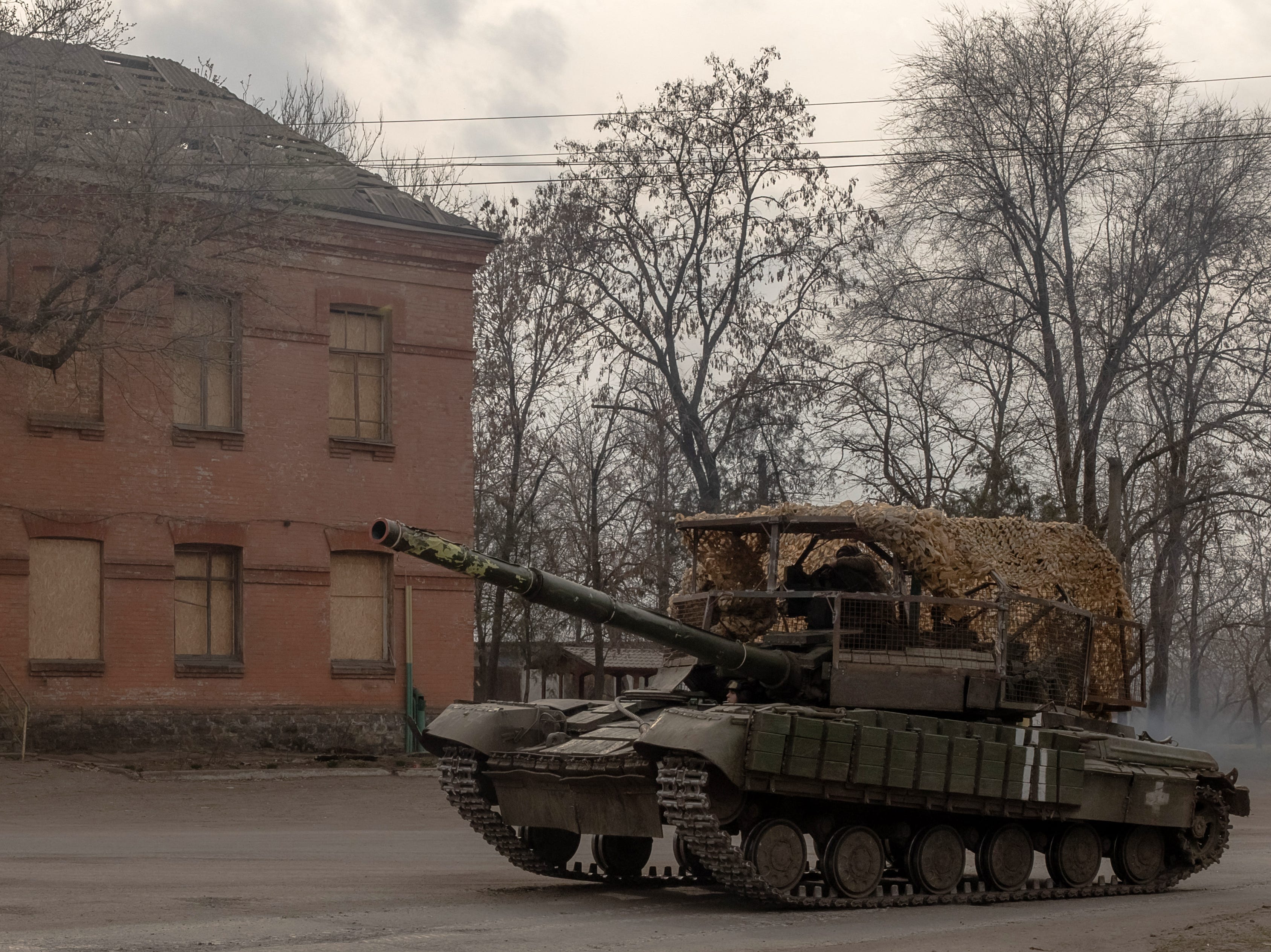 Russian pilots are turning unjammable drones into flying IEDs to ambush ...