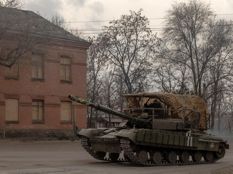 Russian pilots are turning unjammable drones into flying IEDs to ambush ...