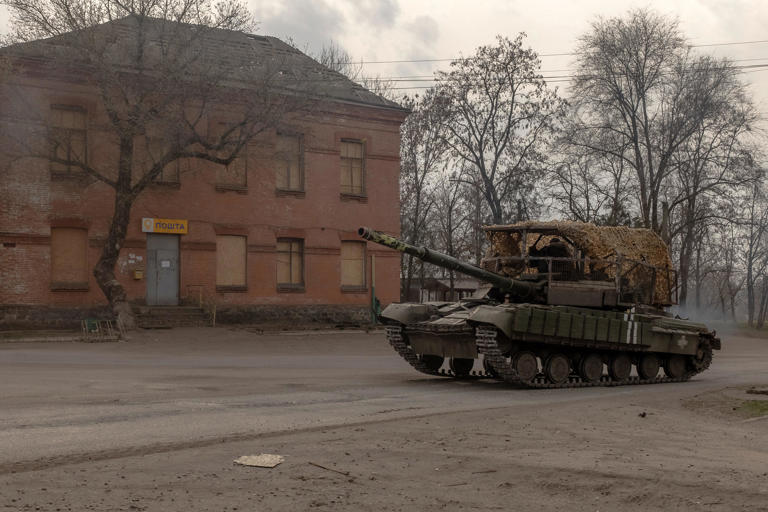 Russian pilots are turning unjammable drones into flying IEDs to ambush ...