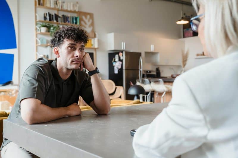 10 Things a Person With a High IQ Hates That Other People Love