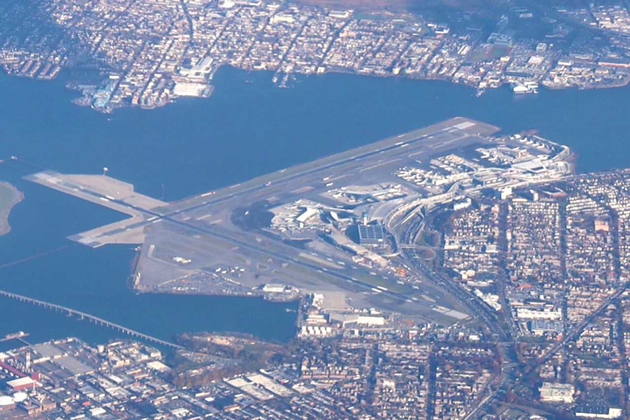 Pair Of Packed Delta Regional Jets Collide On Taxiway At LaGuardia