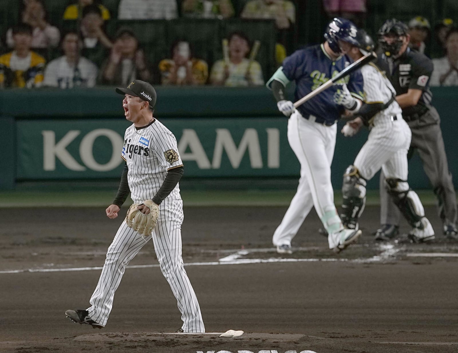 Baseball: Murakami gets 14th win, Sato 40th homer as Tigers cruise