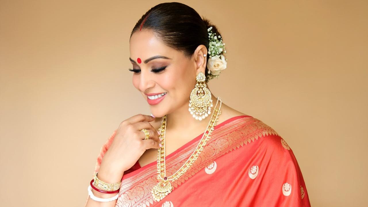 Bipasha Basu impress fans as she joins her famous song trend