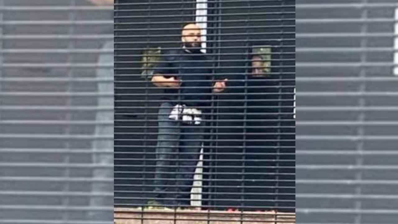 Manchester synagogue attack: 'Get back, he has a bomb' - Video shows ...