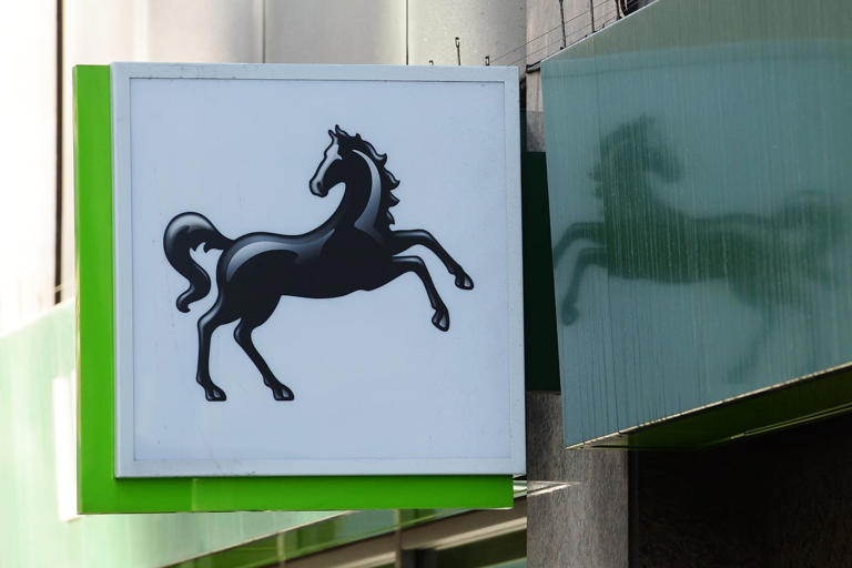 Lloyds set to take control of Schroders wealth tie-up in ‘mass affluent ...