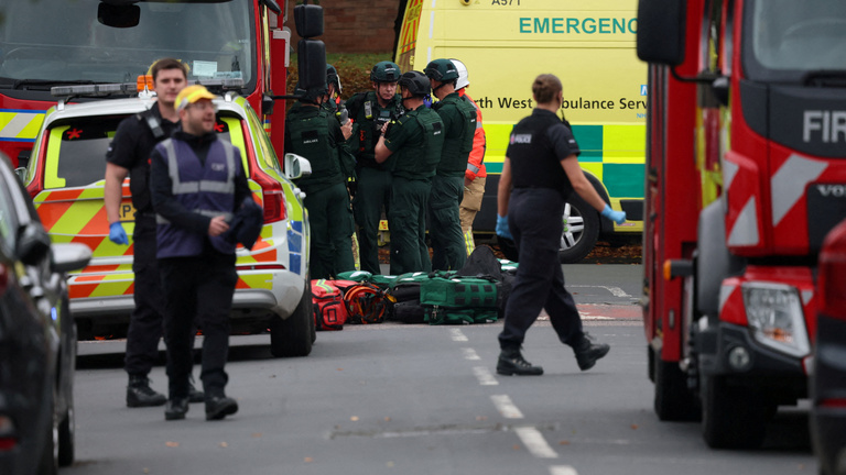 Késelés és gázolás egy manchesteri zsinagógánál, három ember meghalt