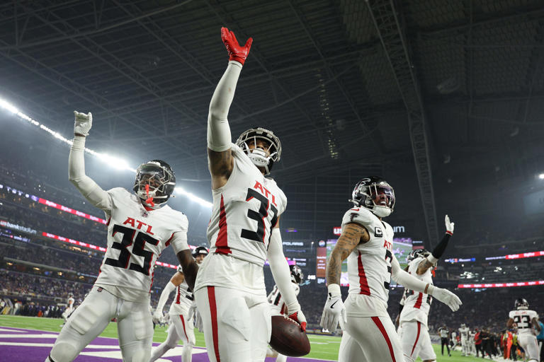 Falcons 53-man roster, practice squad at bye week