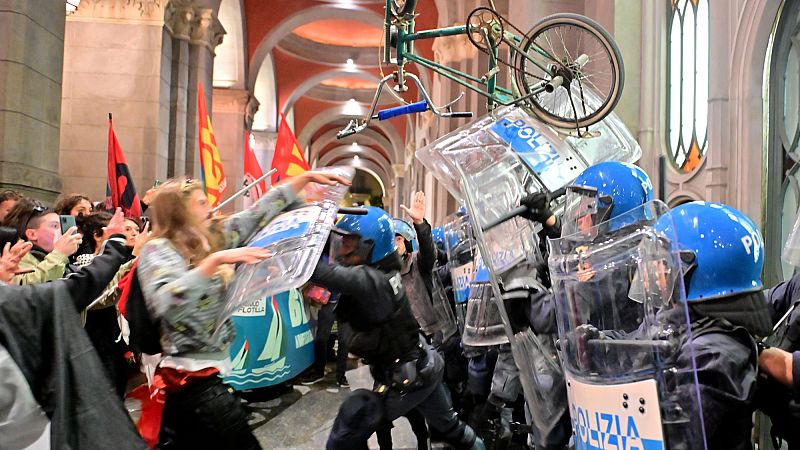 Thousands protest in Italian cities after Israel intercepts Gaza-bound ...