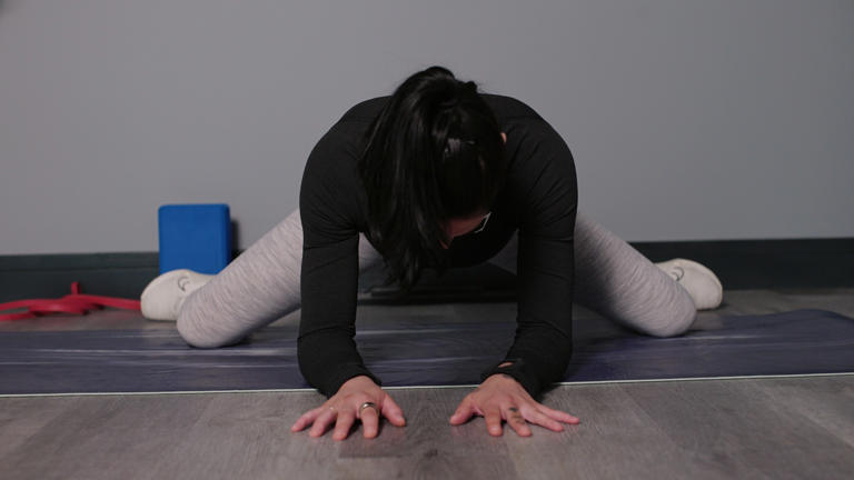 Here are 3 essential stretches that undo hours of sitting, according to ...