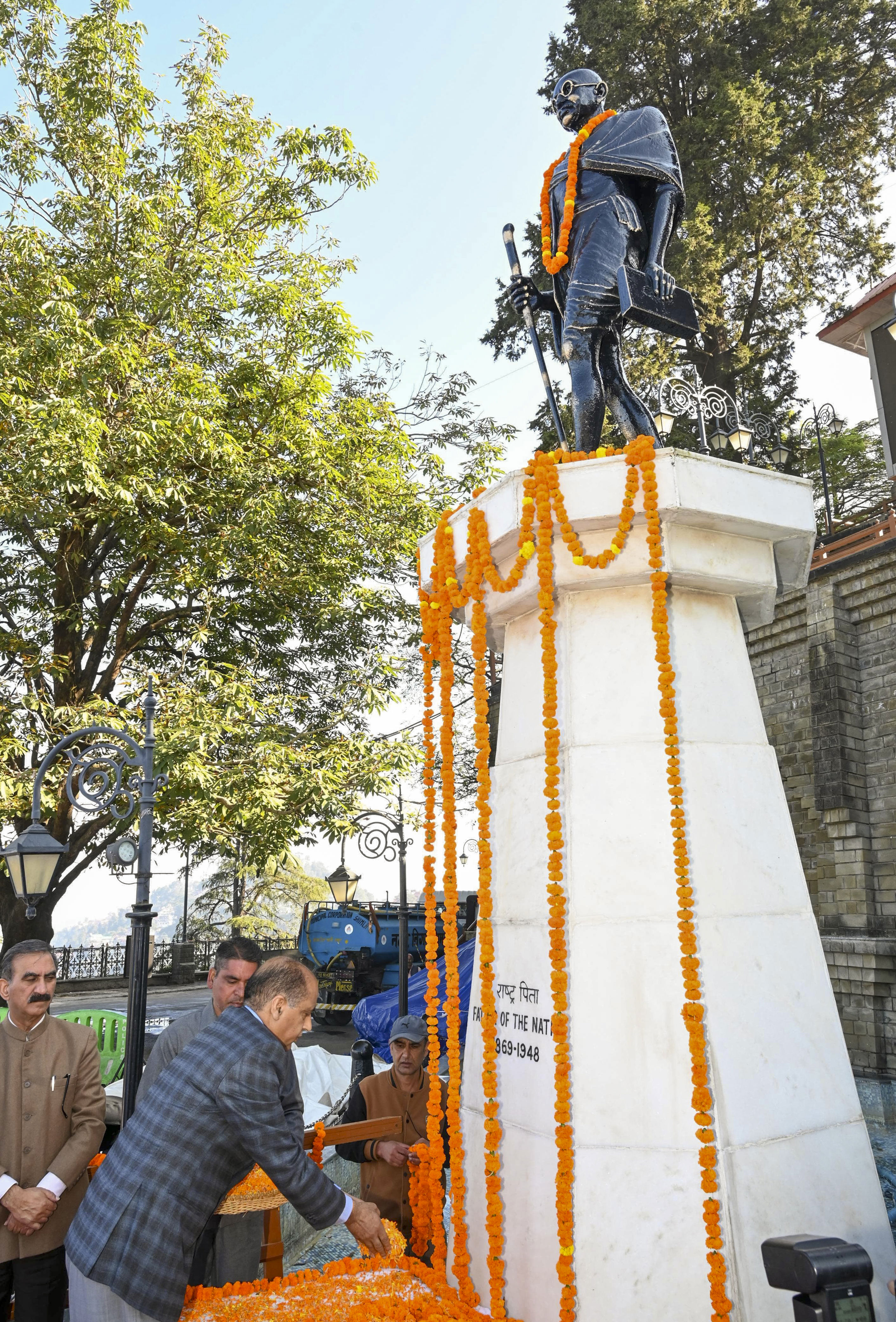 Himachal CM, Guv pay tributes on Mahatma Gandhi, Lal Bahadur Shastri on ...