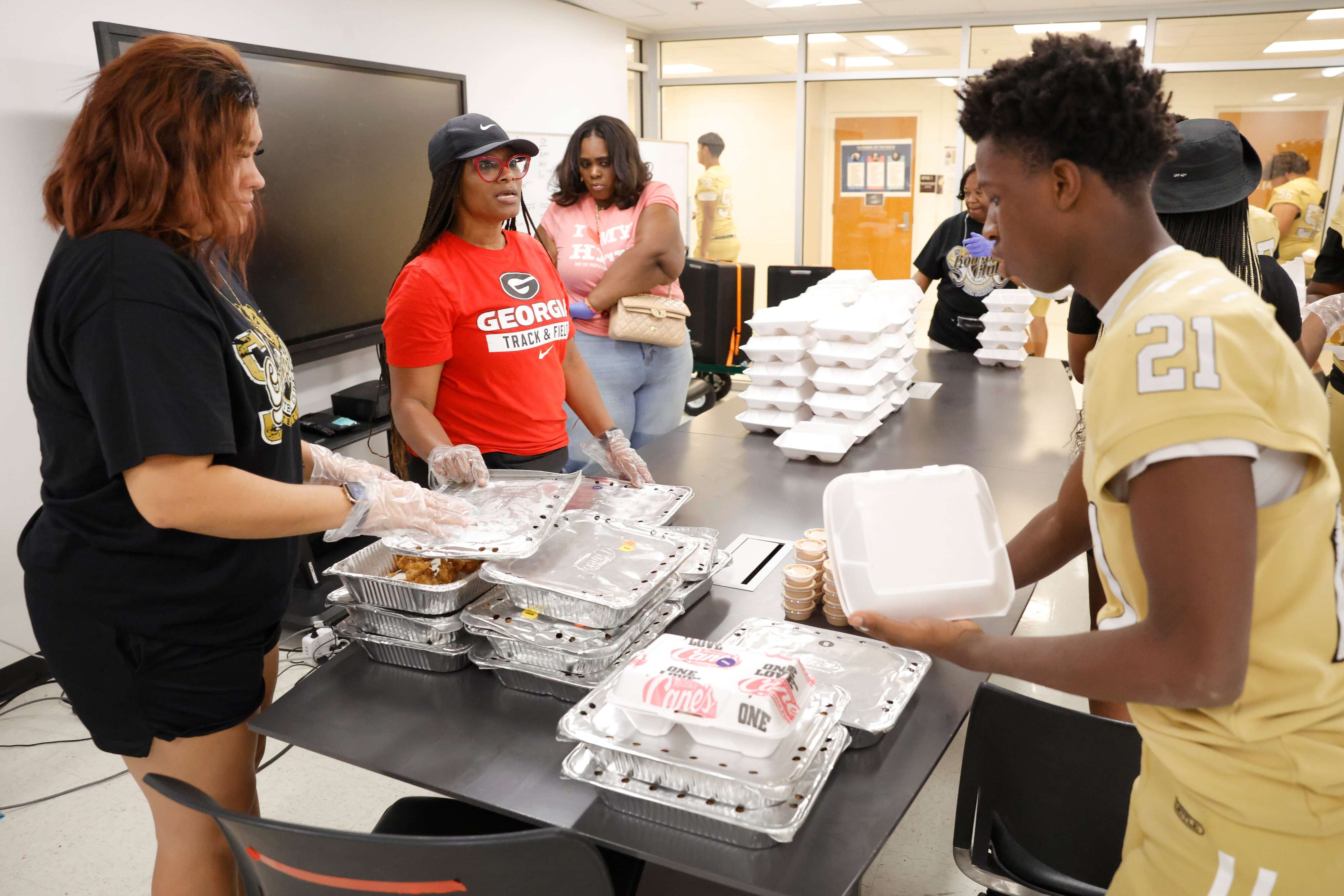 How much do booster clubs in North Texas spend on football, and how ...