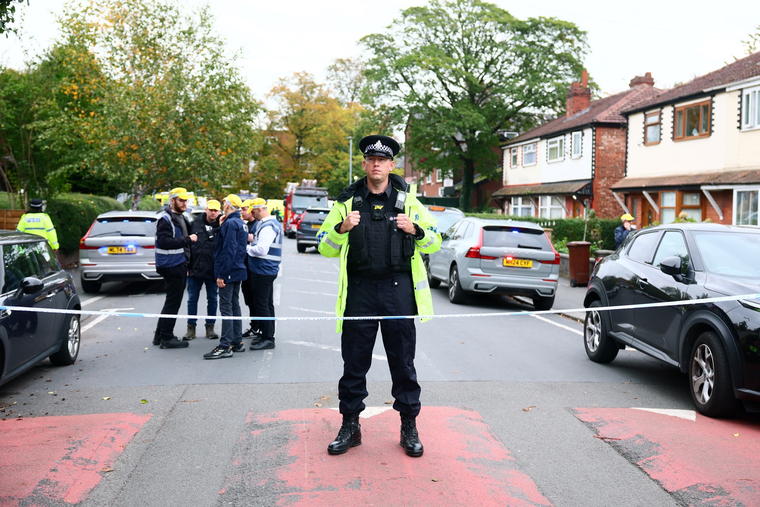 2 killed in terrorist stabbing at UK synagogue, 3 in custody
