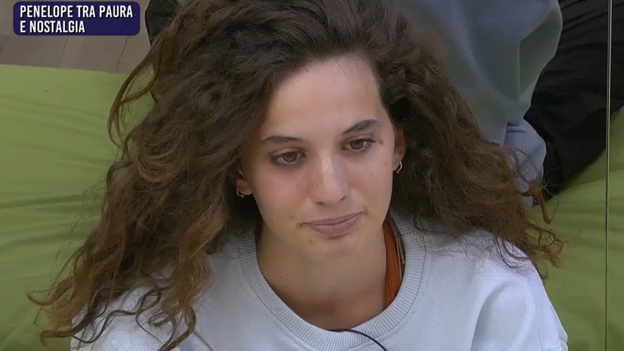 Amici 25: Penelope in lacrime, la reazione di Maria De Filippi (VIDEO)