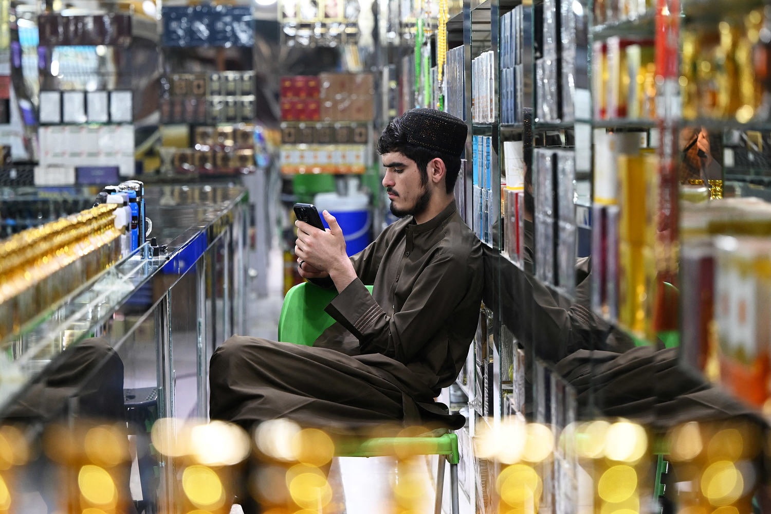 Afghanistan regains internet access amid confusion over who was ...