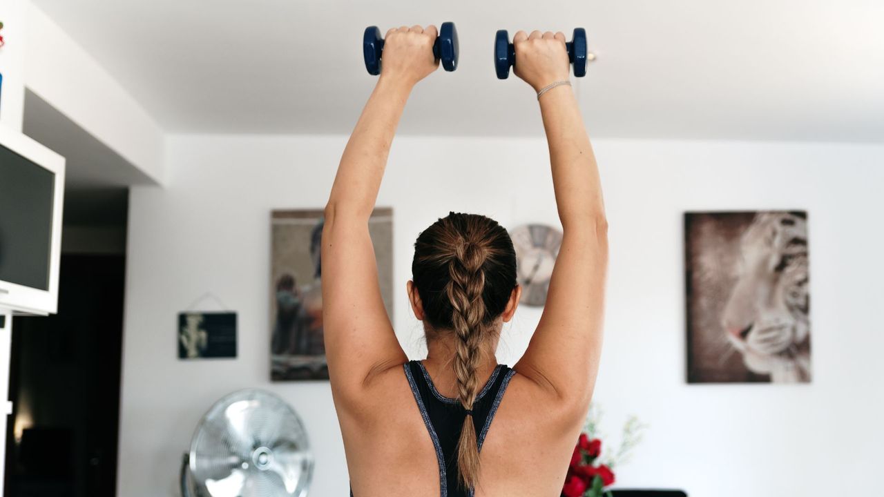An expert women's trainer recommends these 6 dumbbell exercises for a ...