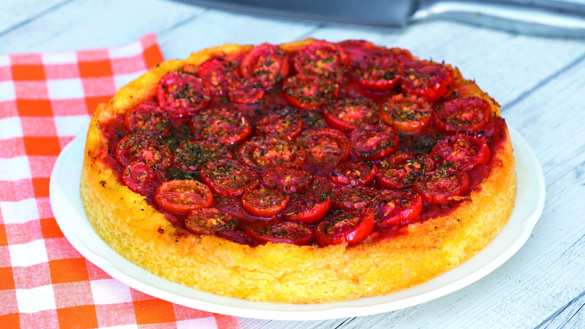 Pizza di polenta al pachino