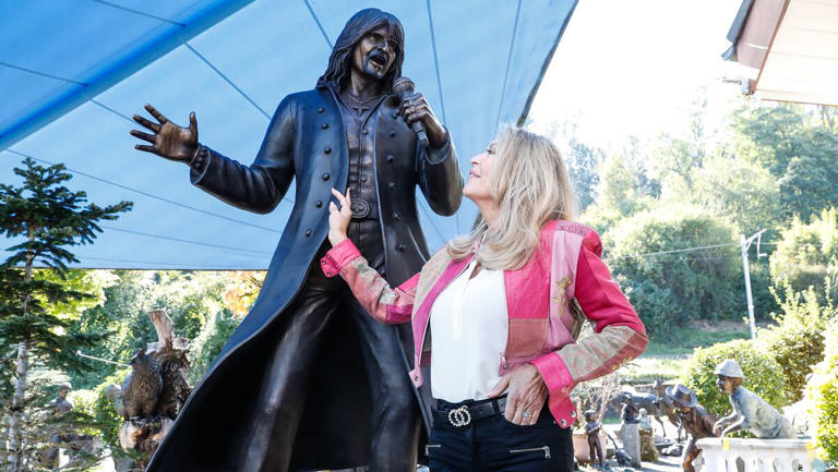 Zum 15. Todestag: So sieht die Statue von Rockstar Steve Lee (†47) aus