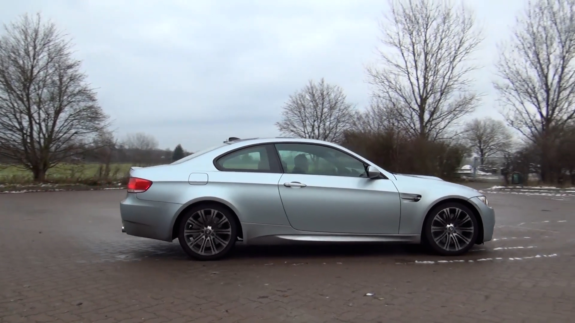 BMW M3 E92 – V8 Sound, Donuts & Drift Action