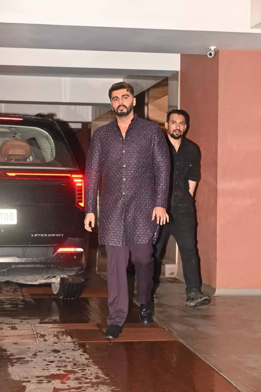 Anshula Kapoor and Rohan Thakkar host engagement bash on Dussehra; Arjun, Shanaya, Harsh ...