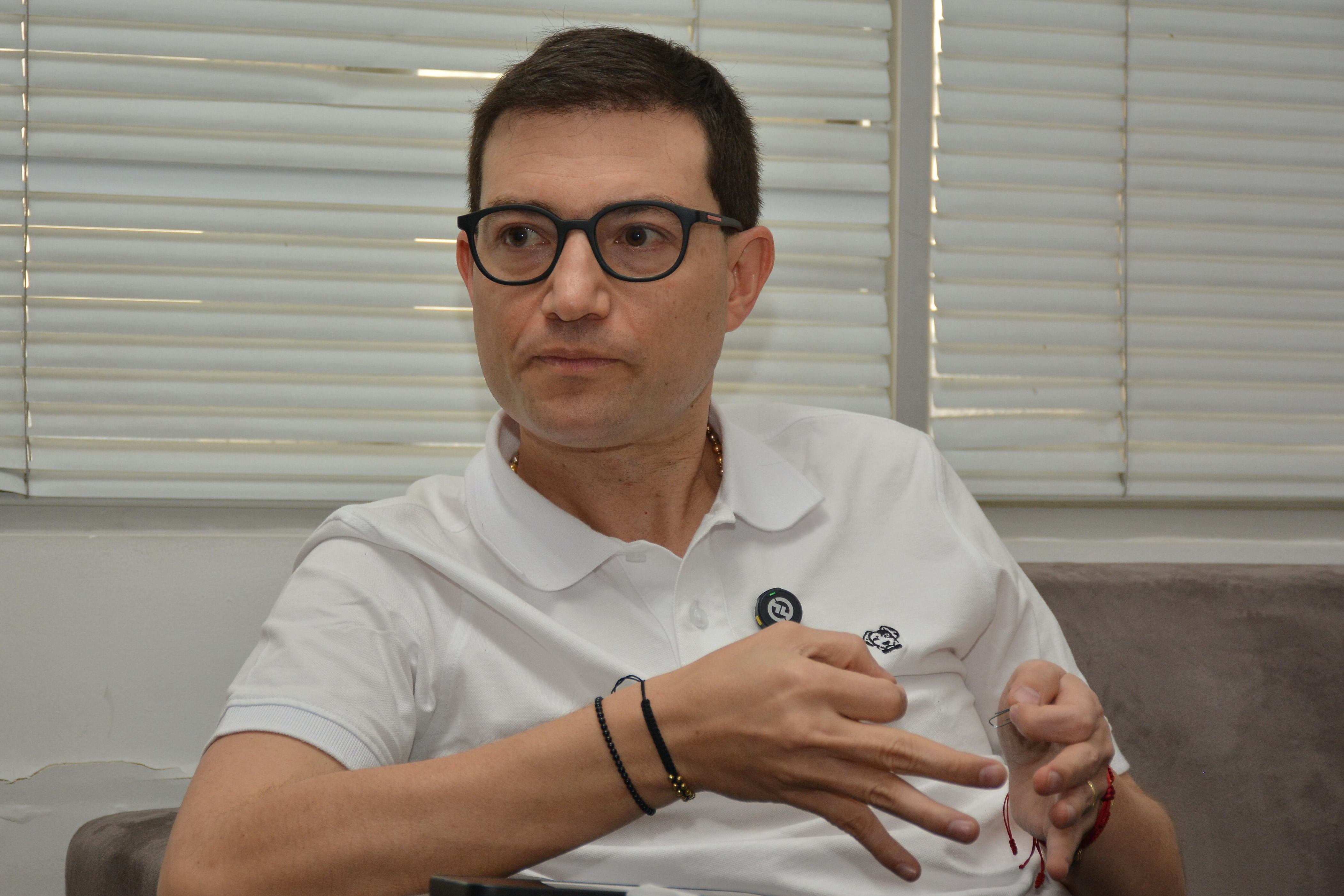 El excontralor Carlos Felipe Córdoba inscribió ante la Registraduría al ...