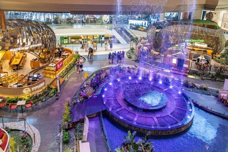 How the shopping mall fountain became a wishing tradition