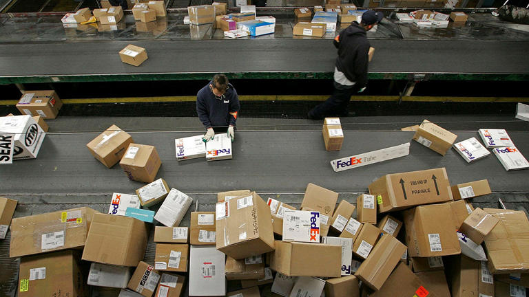2025 Holiday Shipping Deadlines: USPS, FedEx, UPS important dates to ...