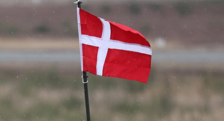 Search underway for ten Danish soldiers near Russia
