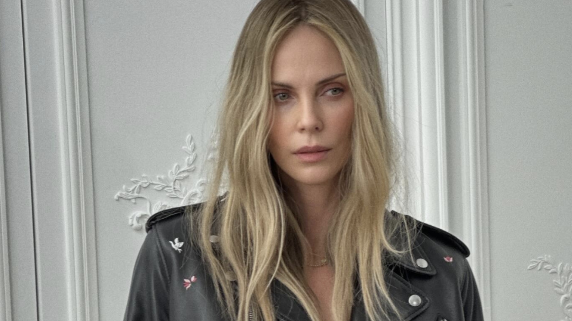 „Diese Frau kennt kein Alter“: Mit 50 sorgt Charlize Theron mit neuem ...