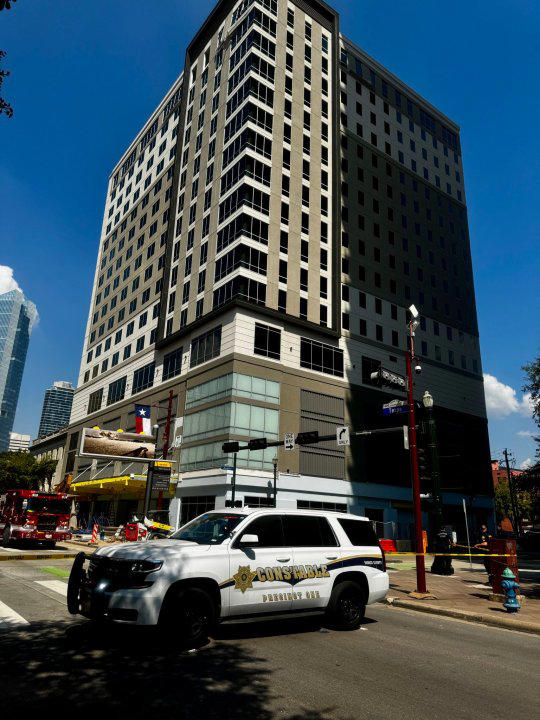 6 injured after explosion of building in downtown Houston, HFD says